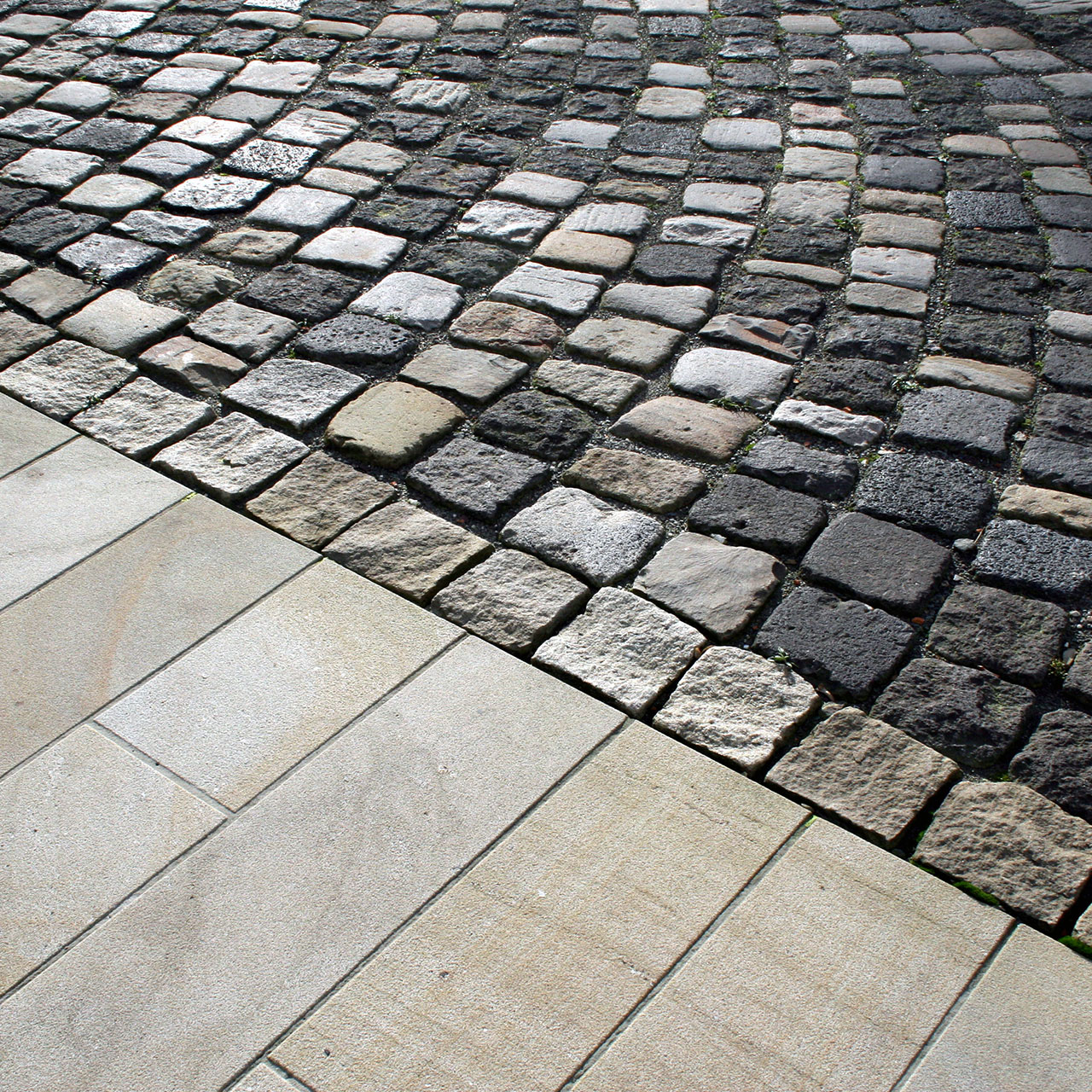 Bodenplatten / Pflaster / Randsteine | GRANDI