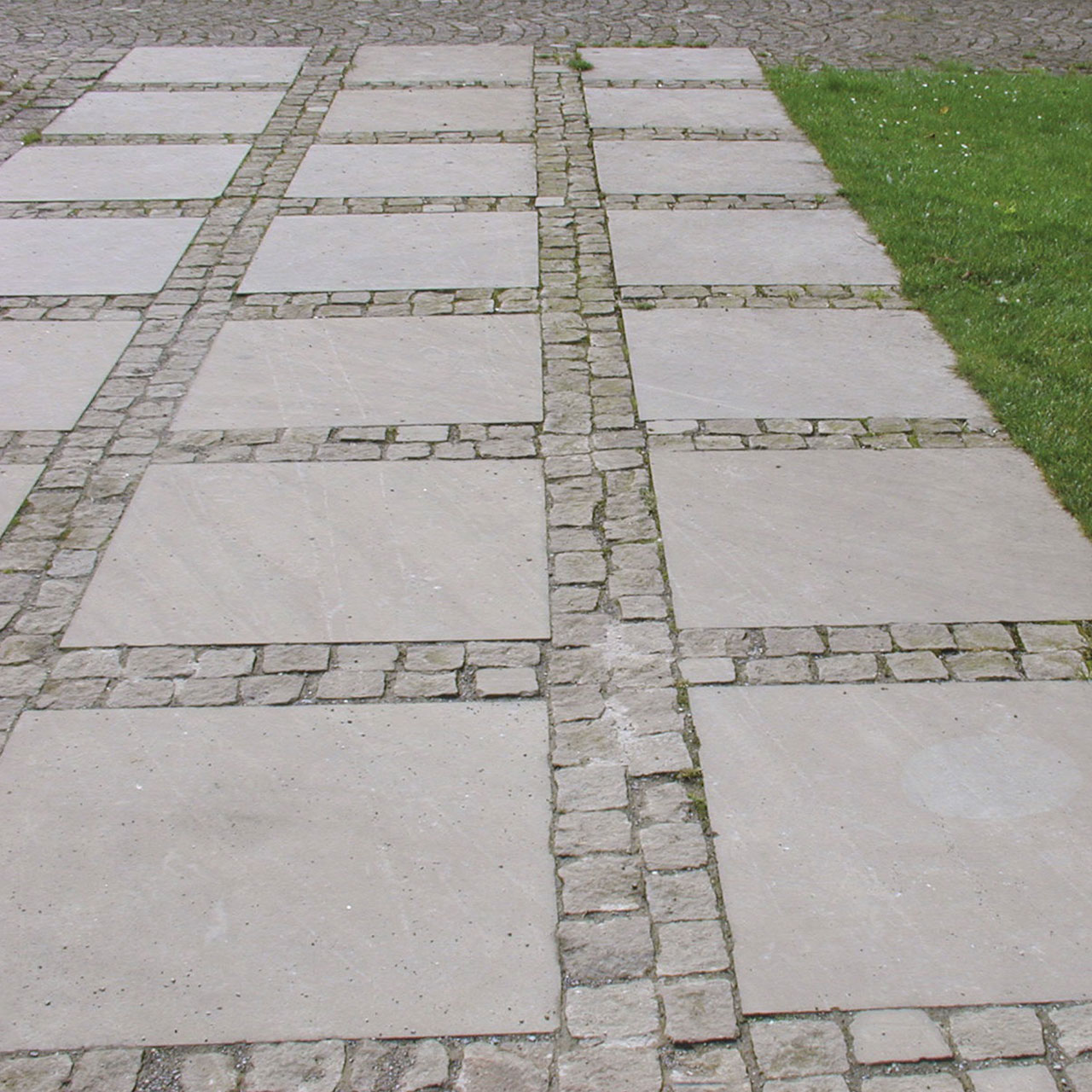 Bodenplatten / Pflaster / Randsteine | GRANDI