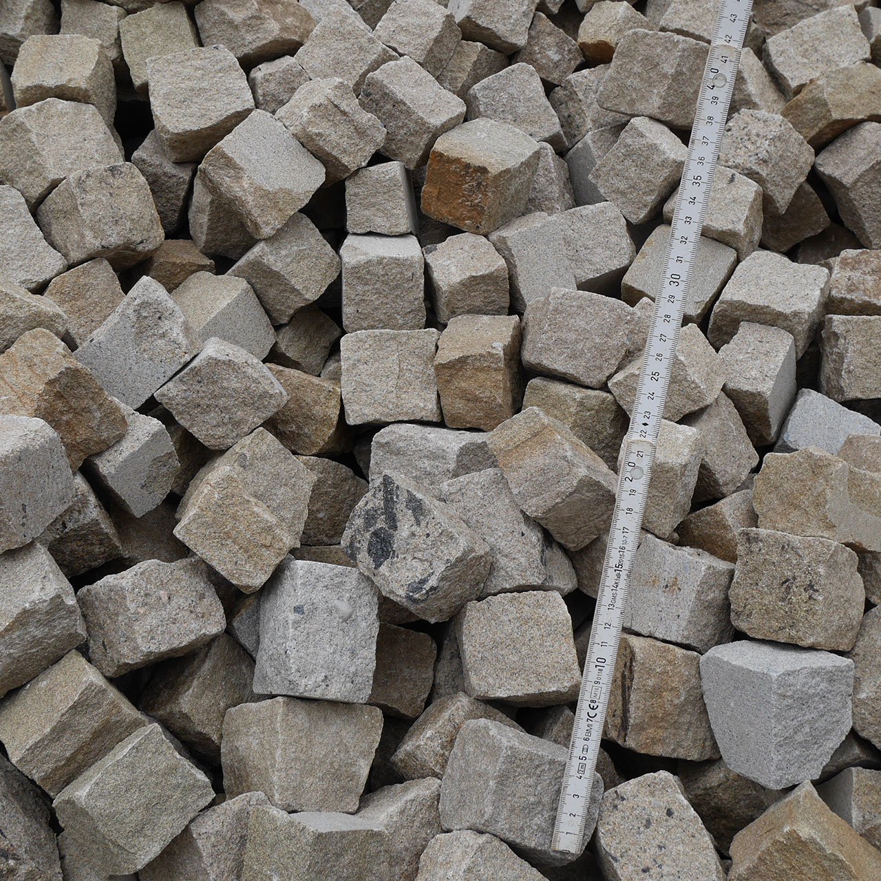 Bodenplatten / Pflaster / Randsteine | GRANDI