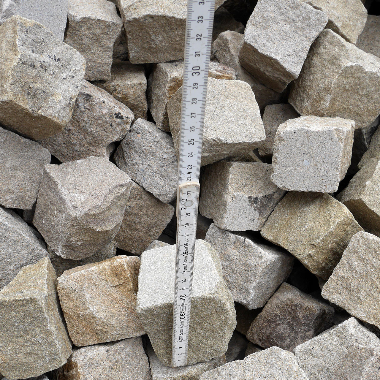 Bodenplatten / Pflaster / Randsteine | GRANDI